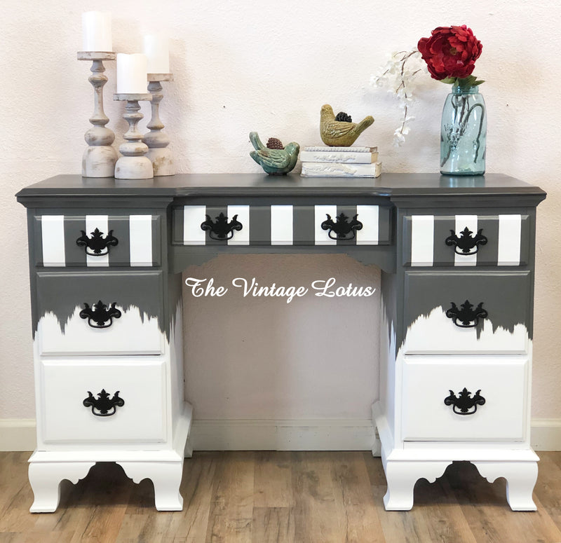 Custom Vintage Desk/Vanity – The Vintage Lotus